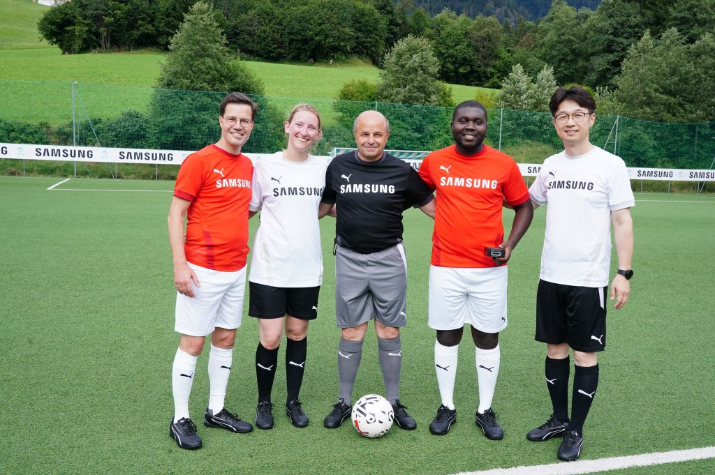 Wirtschaft und Politik kicken für den guten Zweck – Samsung Newsroom ...