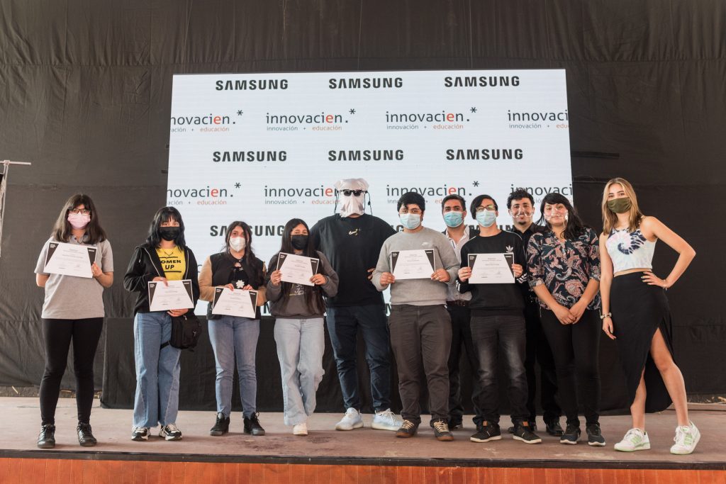 Jóvenes de liceos técnicos finalizan curso intensivo de programación con proyecto educativo ...