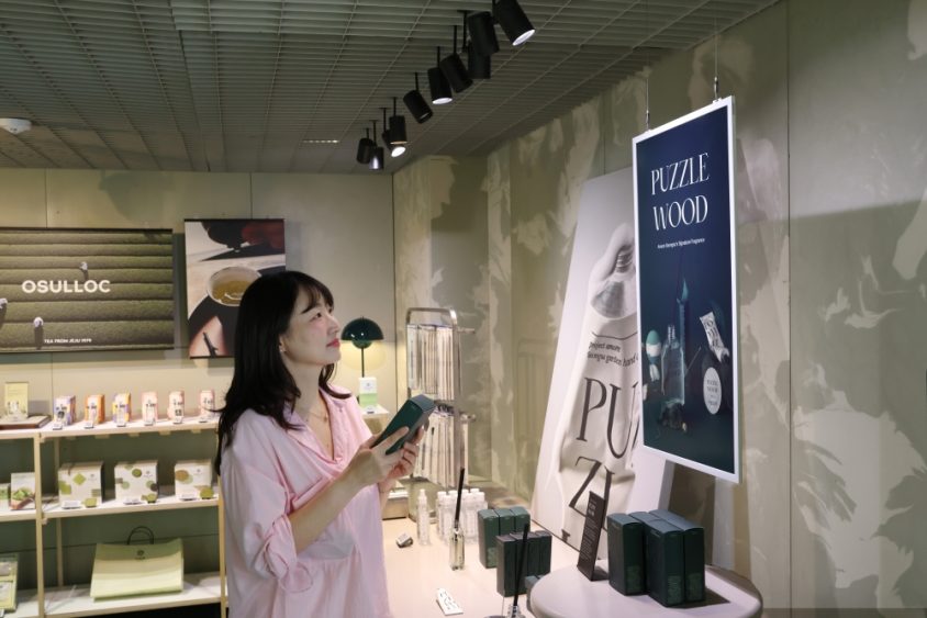 Samsung Color E-Paper x Amore Seongsu: Preservando la autenticidad de ...