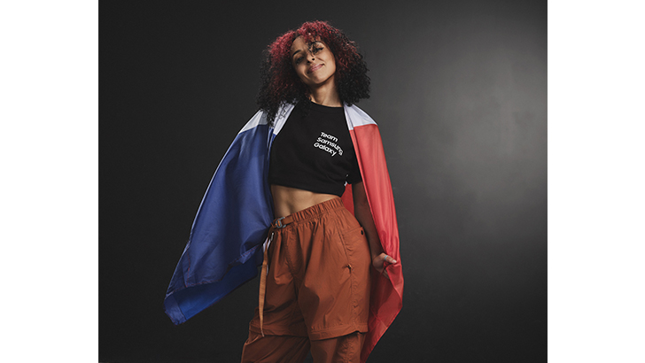 Sarah Bee : fly like a butterfly, sting like a bee – Samsung Newsroom ...