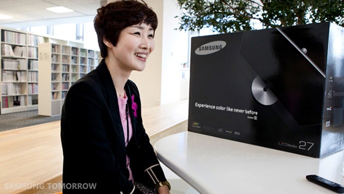 Premium packaging for our premium monitor: Samsung Series 9 Monitor ...