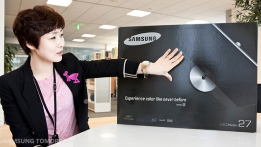 Premium packaging for our premium monitor: Samsung Series 9 Monitor ...