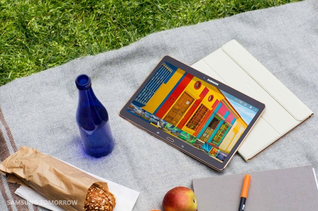 9 On-the-Go Gadgets Every Traveler Needs – Samsung Global Newsroom