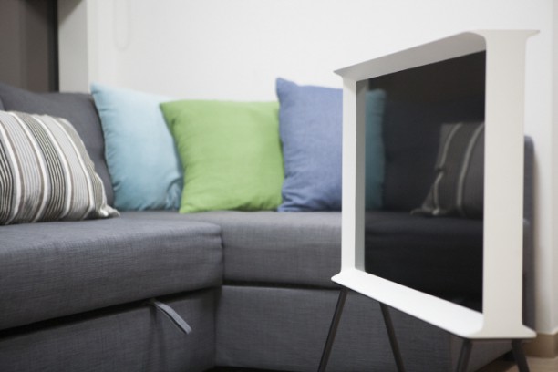 [Photo] Unboxing Shows That Serif TV is Beautiful Inside and Out ...
