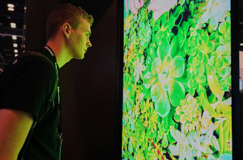 [10 Years of Signage Innovation] ③ Defying Limits of Time and Space ...