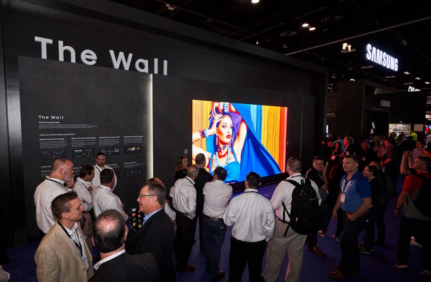 [10 Years of Signage Innovation] ③ Defying Limits of Time and Space ...