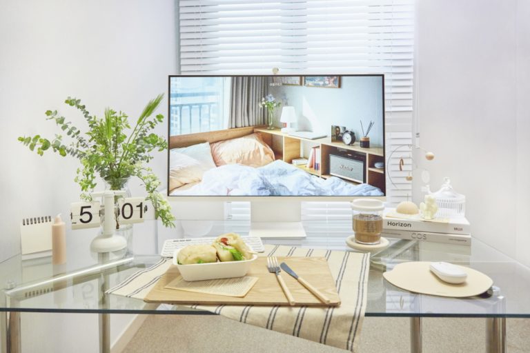 Add a Splash of Color to Your Home Workspace With The Smart Monitor M8 ...