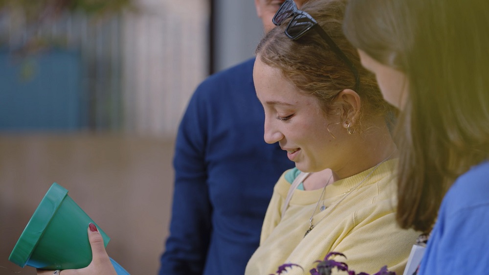 [Voices of Galaxy] Meet the Man Turning Ocean-Bound Plastic Waste Into ...