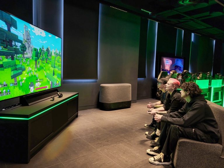 Samsung Opens Free-to-Play Gaming Zones in Collaboration With Xbox at ...