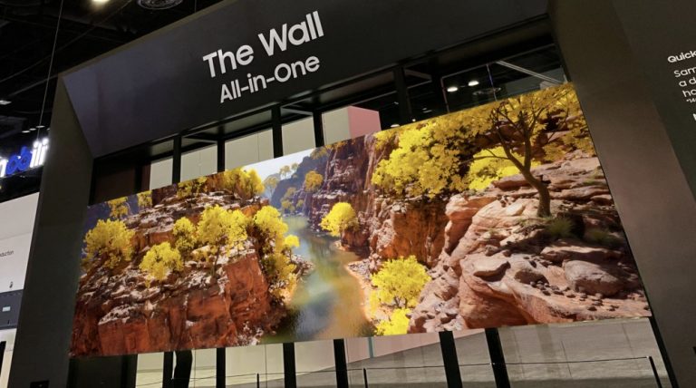 [ViewFinity S9 Story] RABBIT WALKS Pushes Boundaries of Picture Quality ...