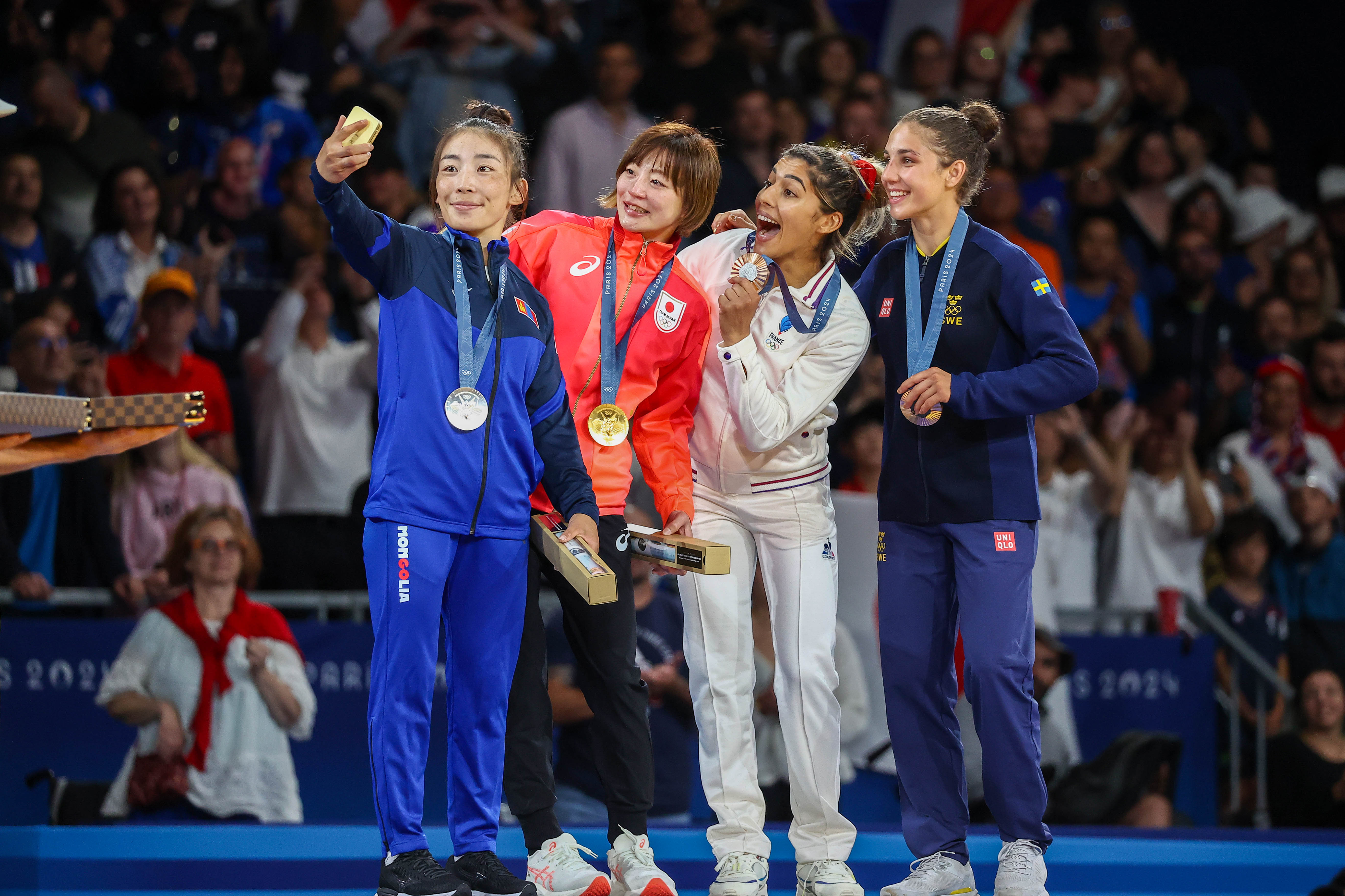 Paris 2024: Medalists Share Their Winning Smiles With Galaxy Z Flip6 Olympic Edition in First ...