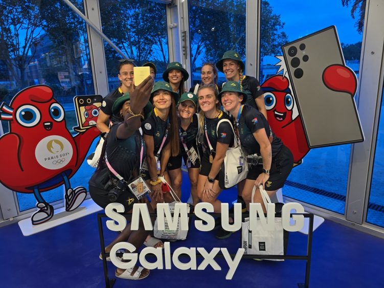 Paris 2024: Galaxy Z Flip6 Olympic Edition Delivered to Hand of Every ...
