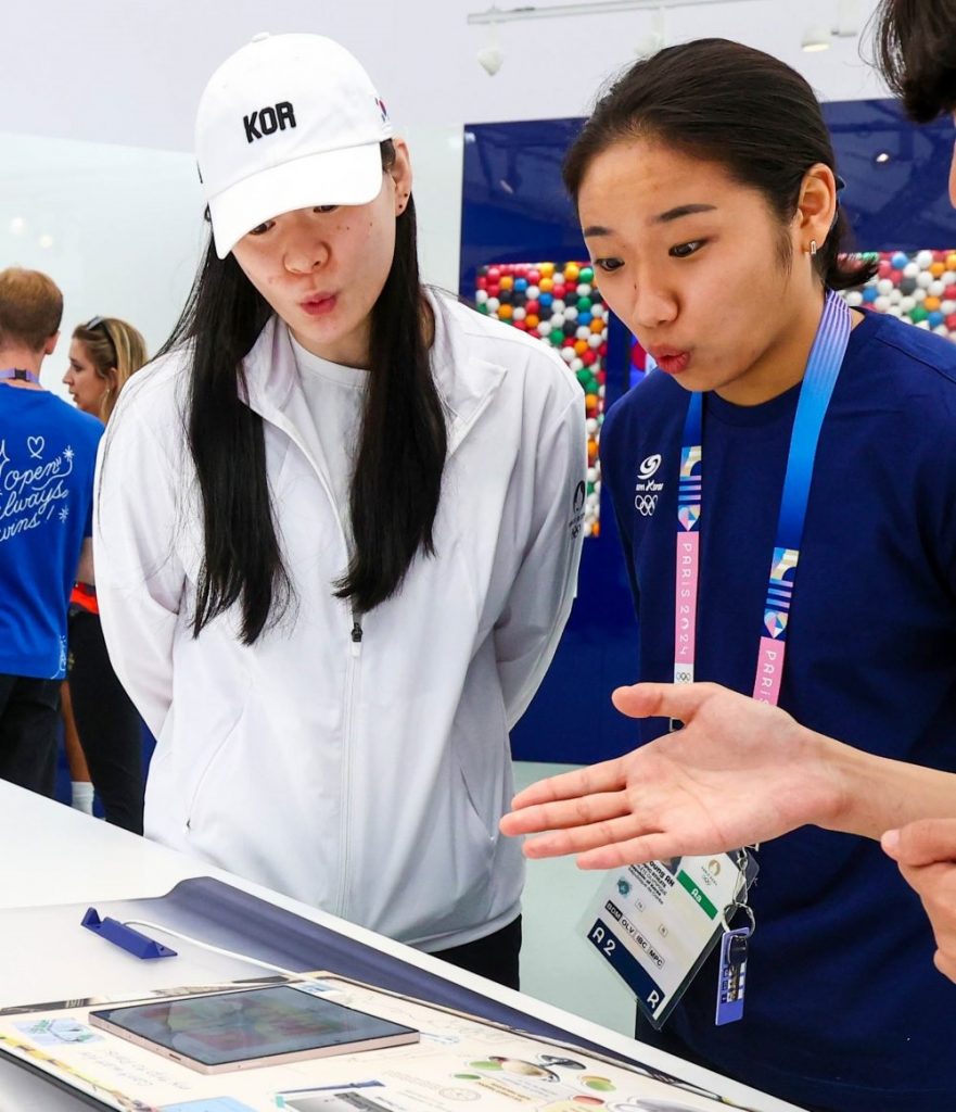 Paris 2024: Team Samsung Galaxy Members Meet at the Olympic™ Rendezvous ...