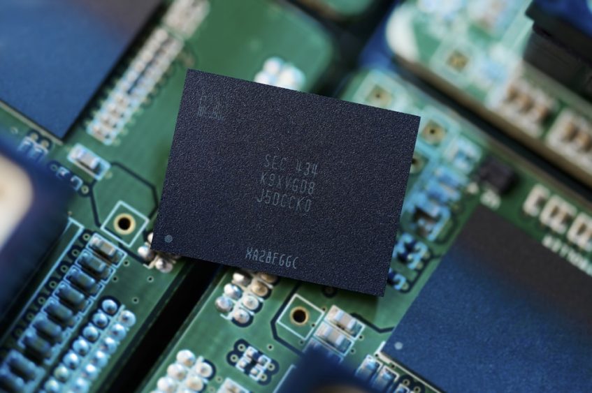 Samsung Begins Industry’s First Mass Production of QLC 9th-Gen V-NAND for AI Era – Samsung ...