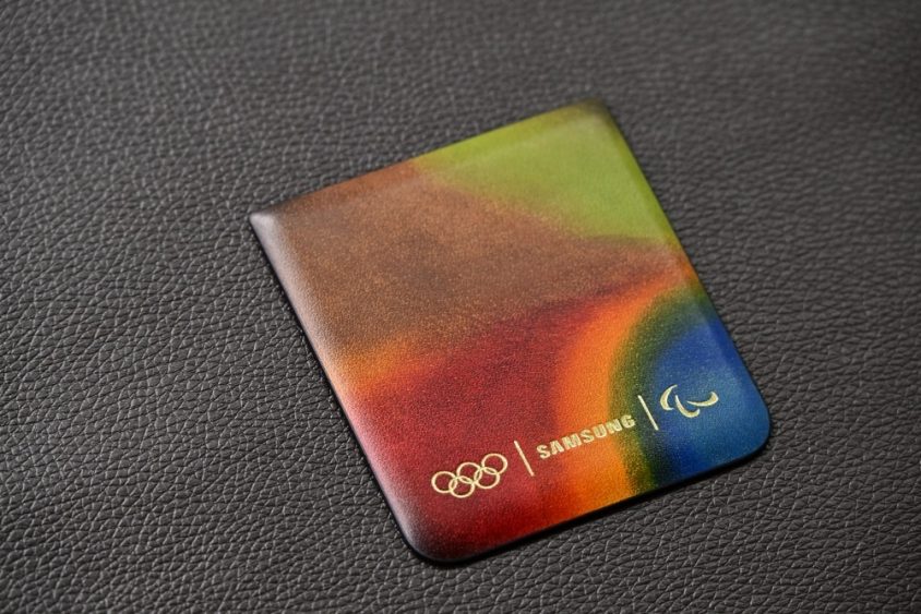 Galaxy Z Flip6 Olympic Edition: Unboxing That Phone on the Olympic ...