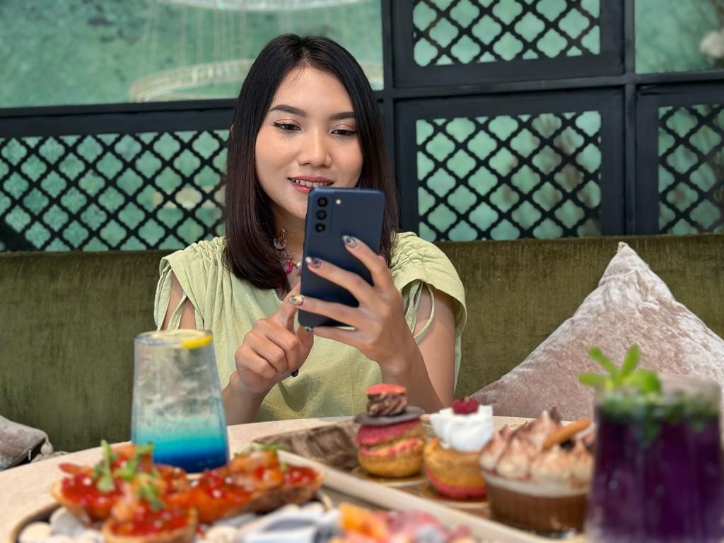 Tips Bikin Konten Food Vlogging Lebih Epic dengan Samsung Galaxy S21 FE ...