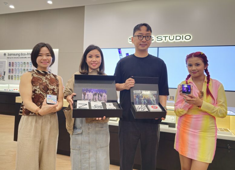 Kabar Gembira untuk Stay! Samsung Buka Studio Personalisasi Pertama dan Luncurkan Flipsuit Case ...