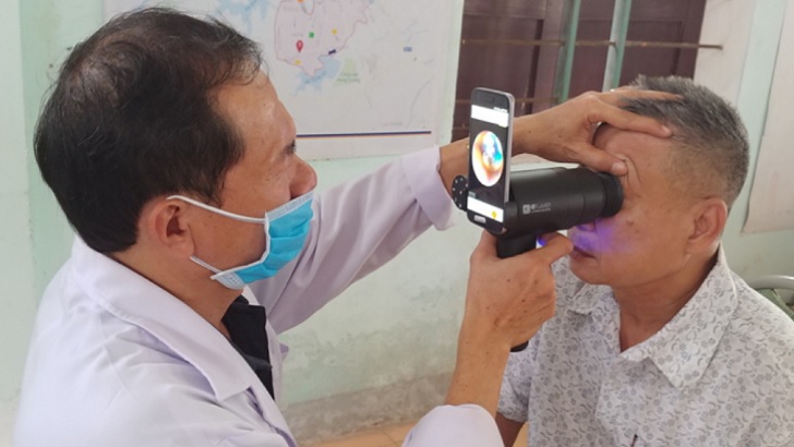 Samsung’s EYELIKE™ Fundus Camera Repurposes Galaxy Smartphones To ...