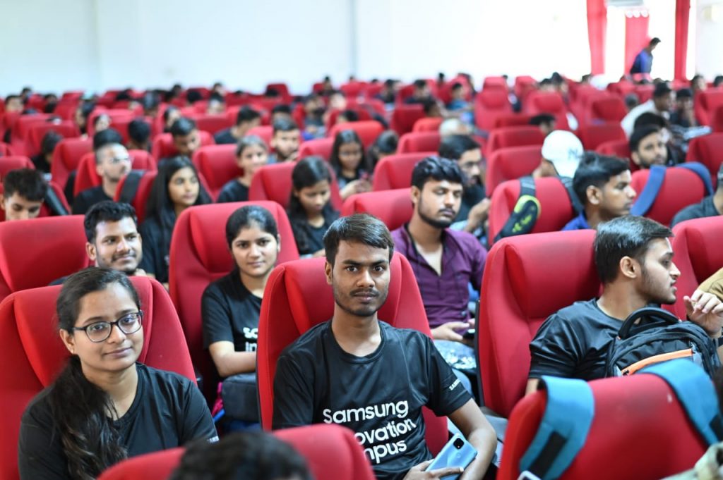 [In Images] 396 Students from Lucknow Graduate from Samsung Innovation ...