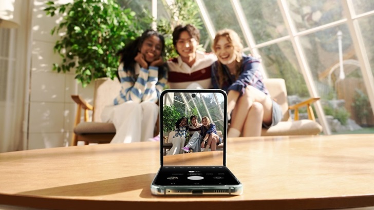 Everything You Need To Know About Galaxy Foldable Smartphones ① ...