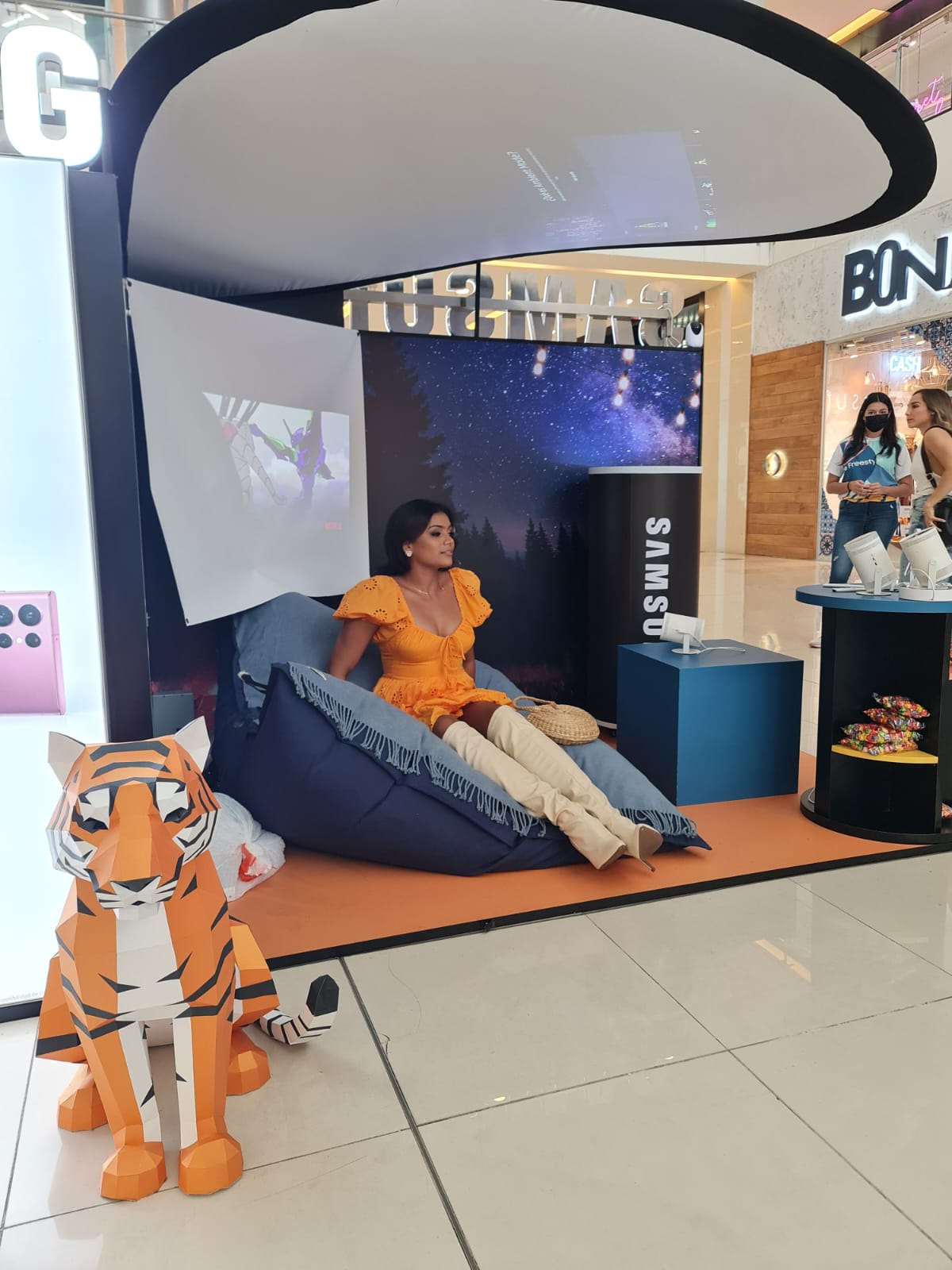 Disfruta y conoce The Freestyle de Samsung en el stand del centro ...