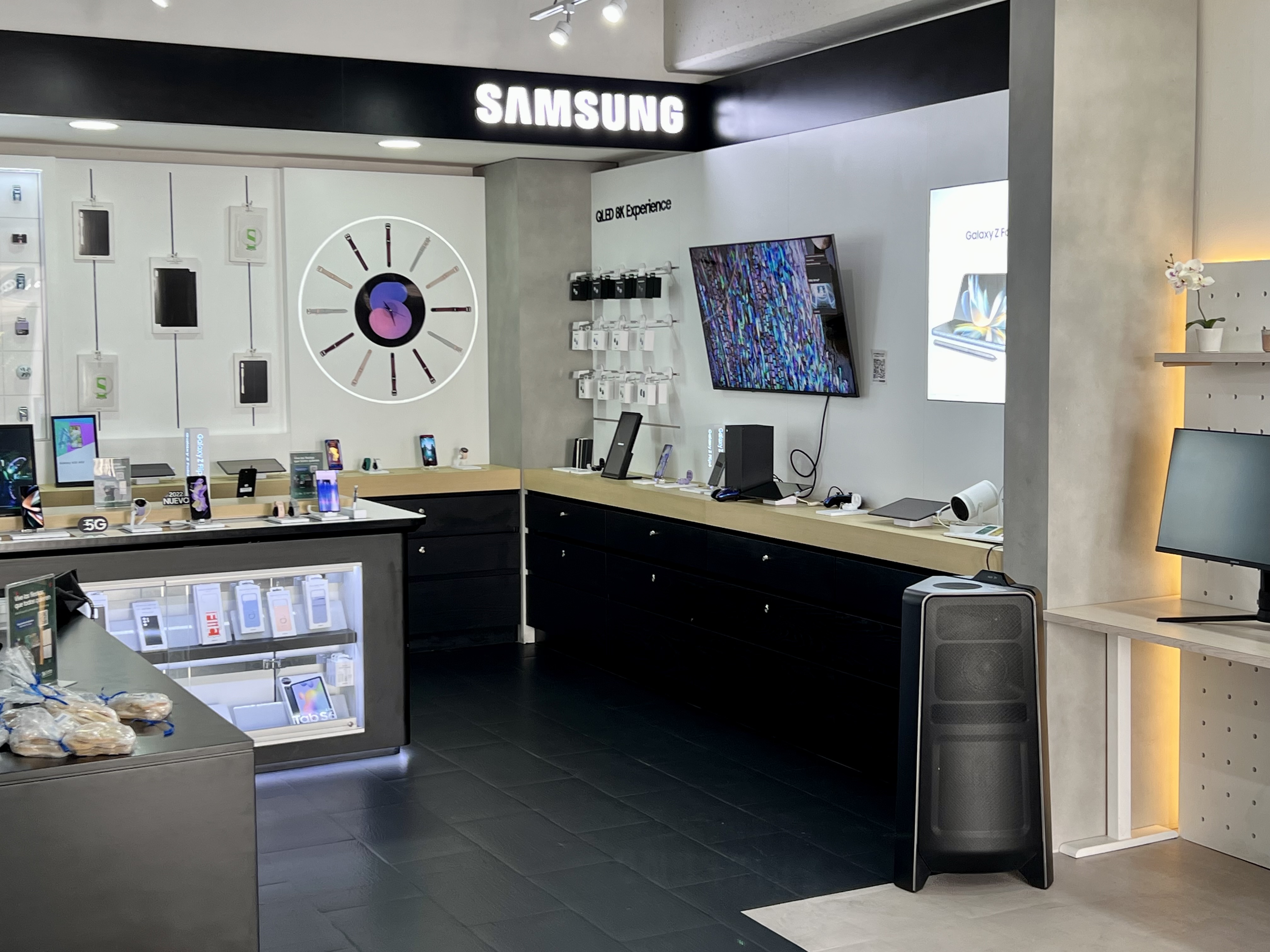 Disfruta de la navidad con la tecnología de Samsung en Ciudad Cayalá ...