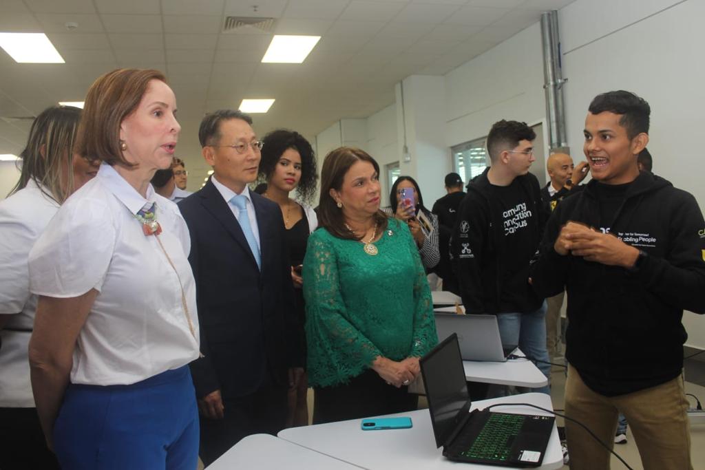 250 jóvenes panameños culminaron con éxito el Programa Samsung ...