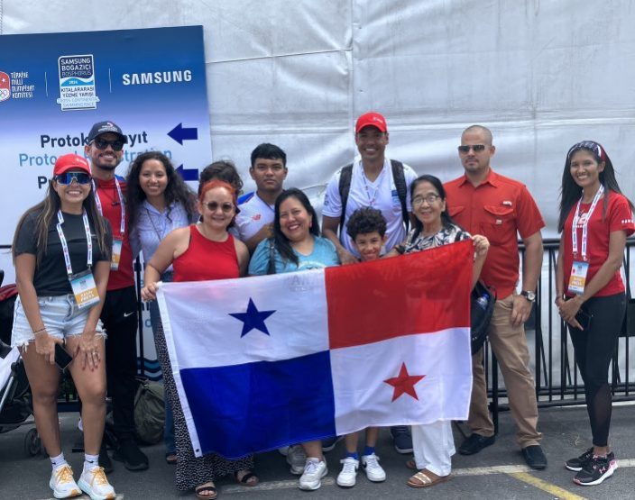 César Barría conquista el mar Bósforo con el respaldo de Samsung y el ...