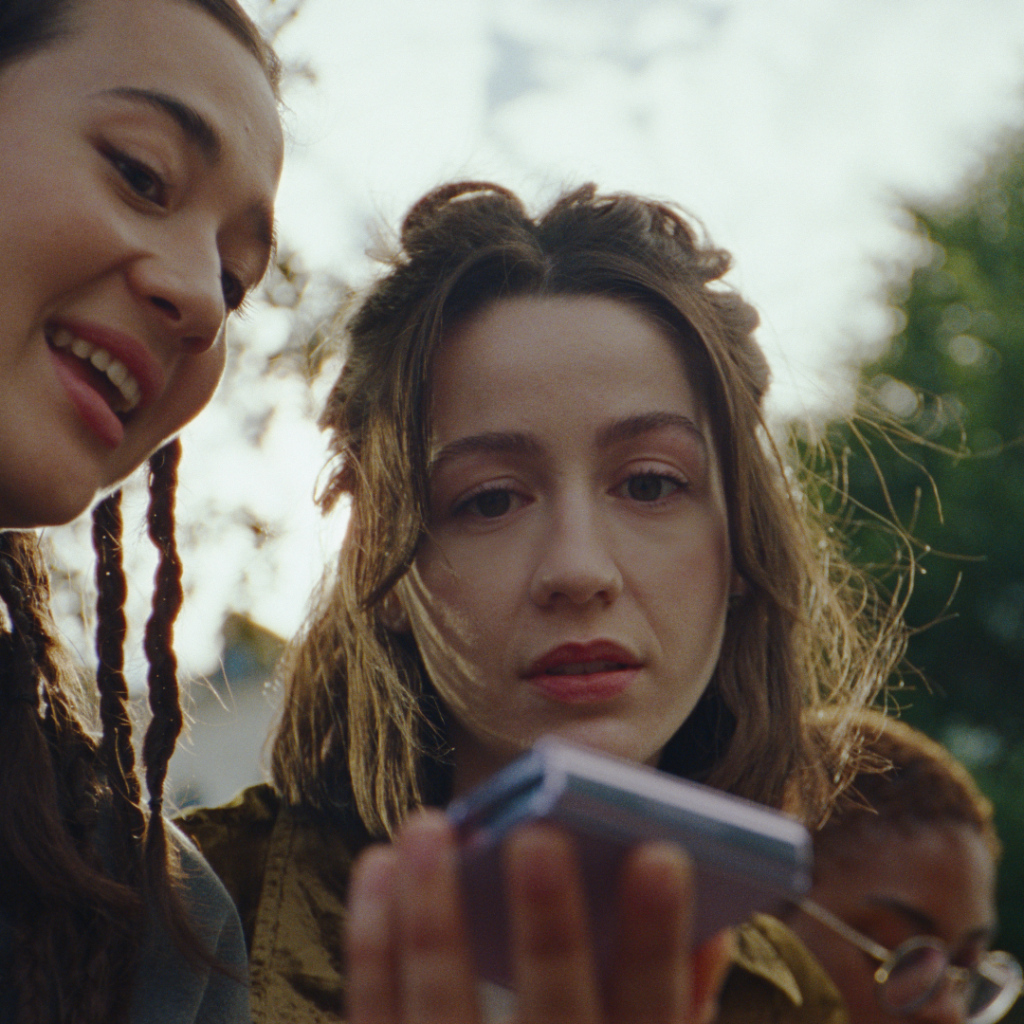 Samsung estrena campaña “Join the Flip side” en América Latina ...