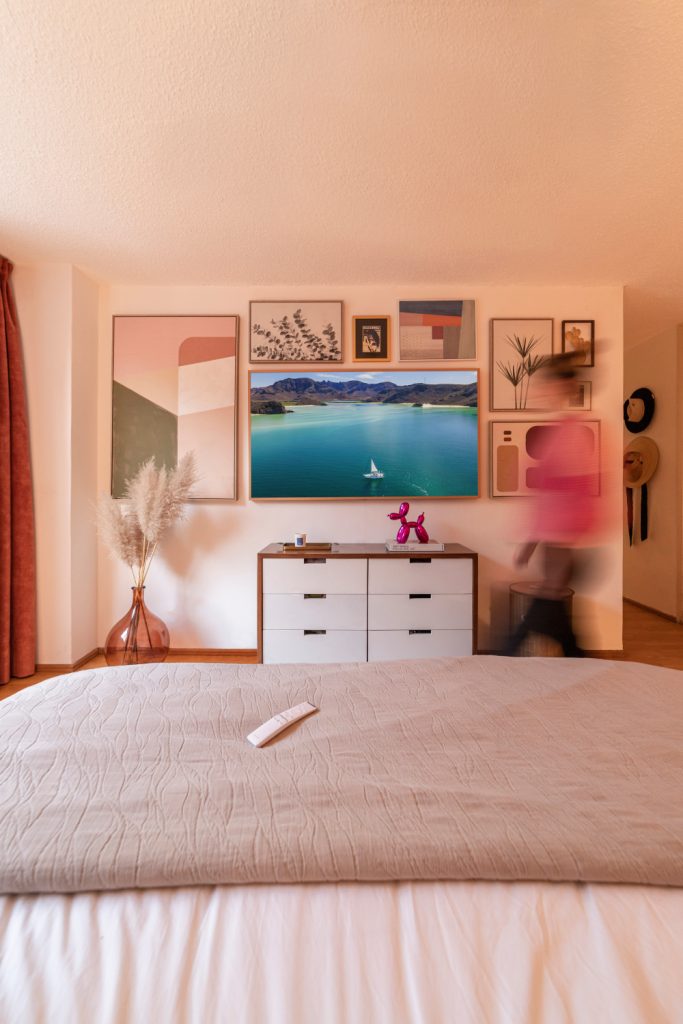 Virro y Lola disfrutan el Día Mundial del Arte a través de The Frame ...