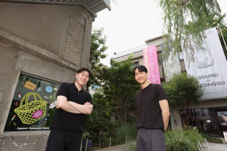 [Interview] Samsung Color E-Paper x Amore Seongsu: Preserving the ...