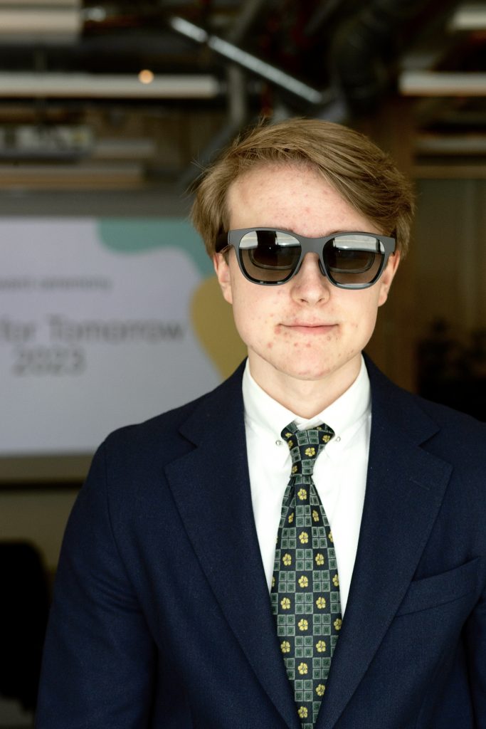 22-årige Hugo från Norrköping prisas för AR-lösning till hörselskadade ...