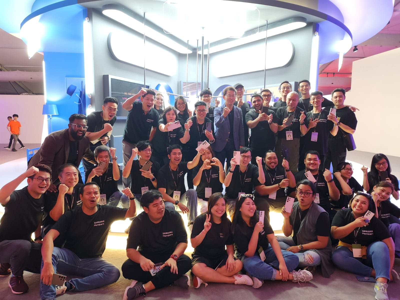 Co-Creating a Brighter Digital Future with Samsung Members Stars in ...