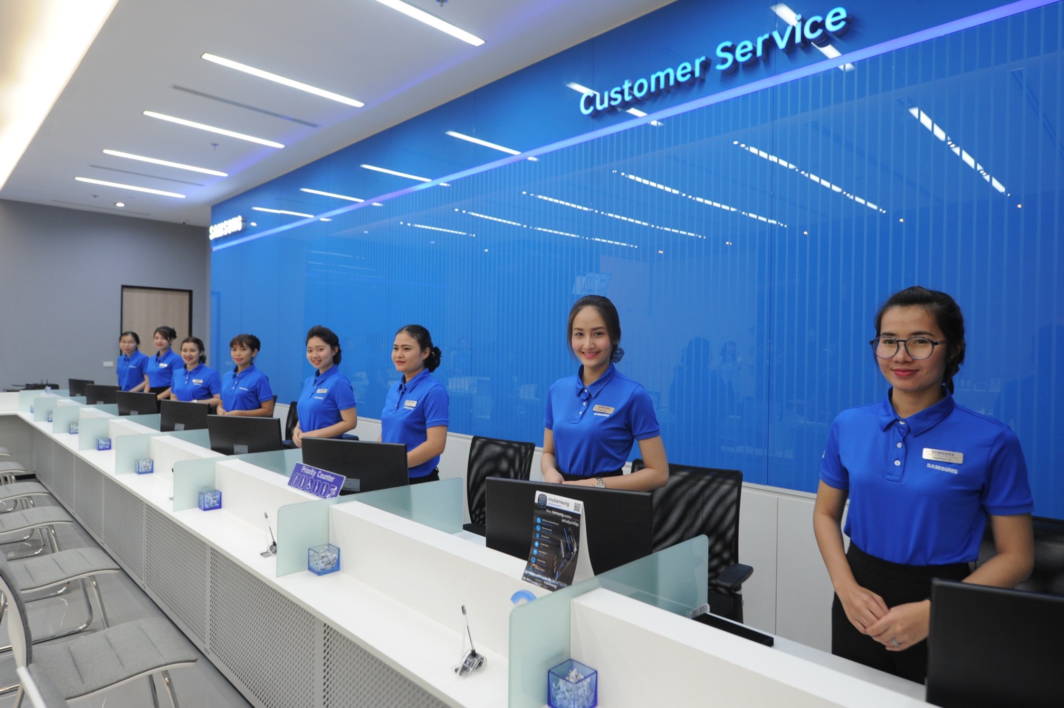 ซ มซ งตอบร บยอดขายใส ใจล กค า เพ มจำนวนศ นย บร การสมาร ทโฟนระด บพร