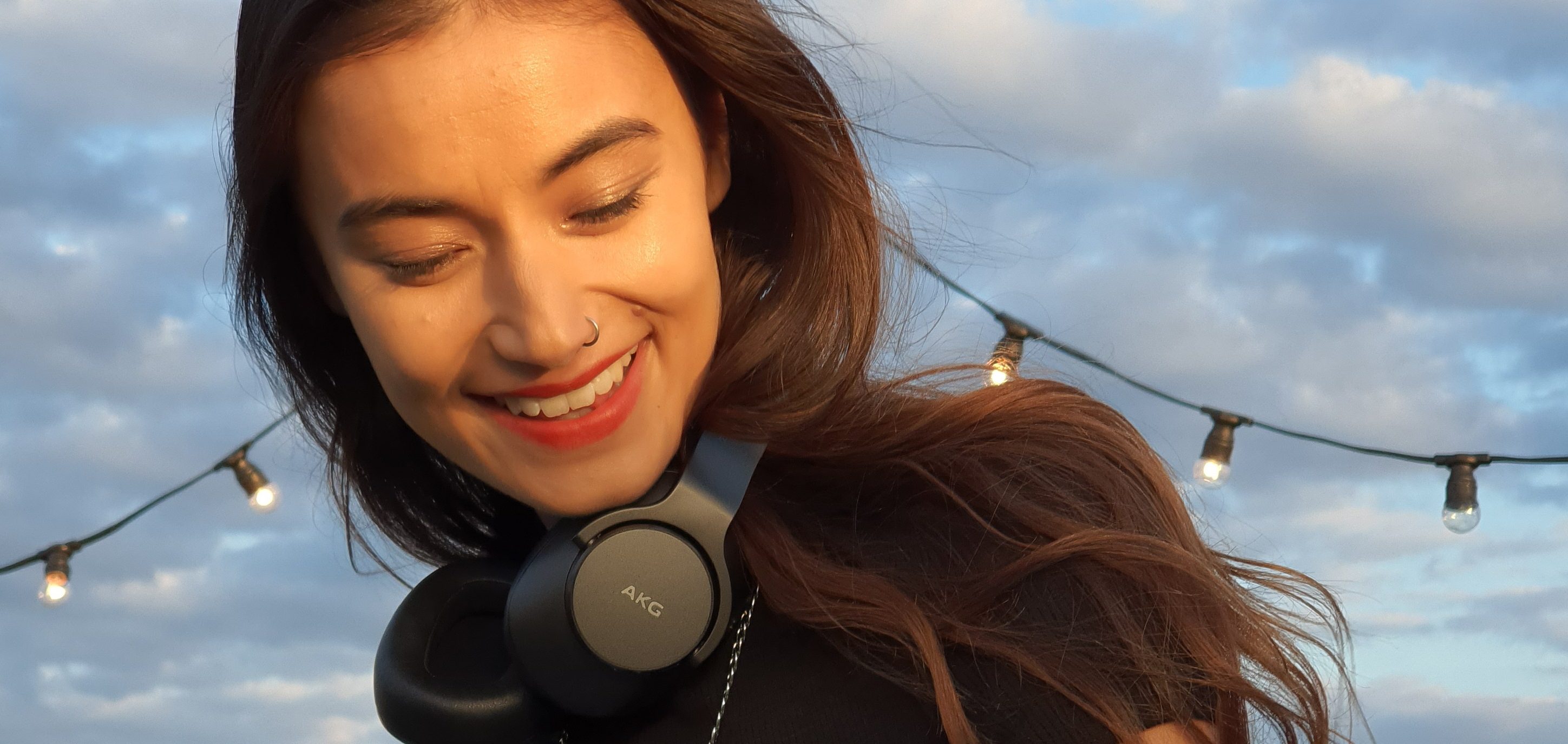 ซัมซุงยกระดับนวัตกรรมหูฟังไร้สาย “AKG” มอบประสบการณ์การรับฟังระดับพรี ...