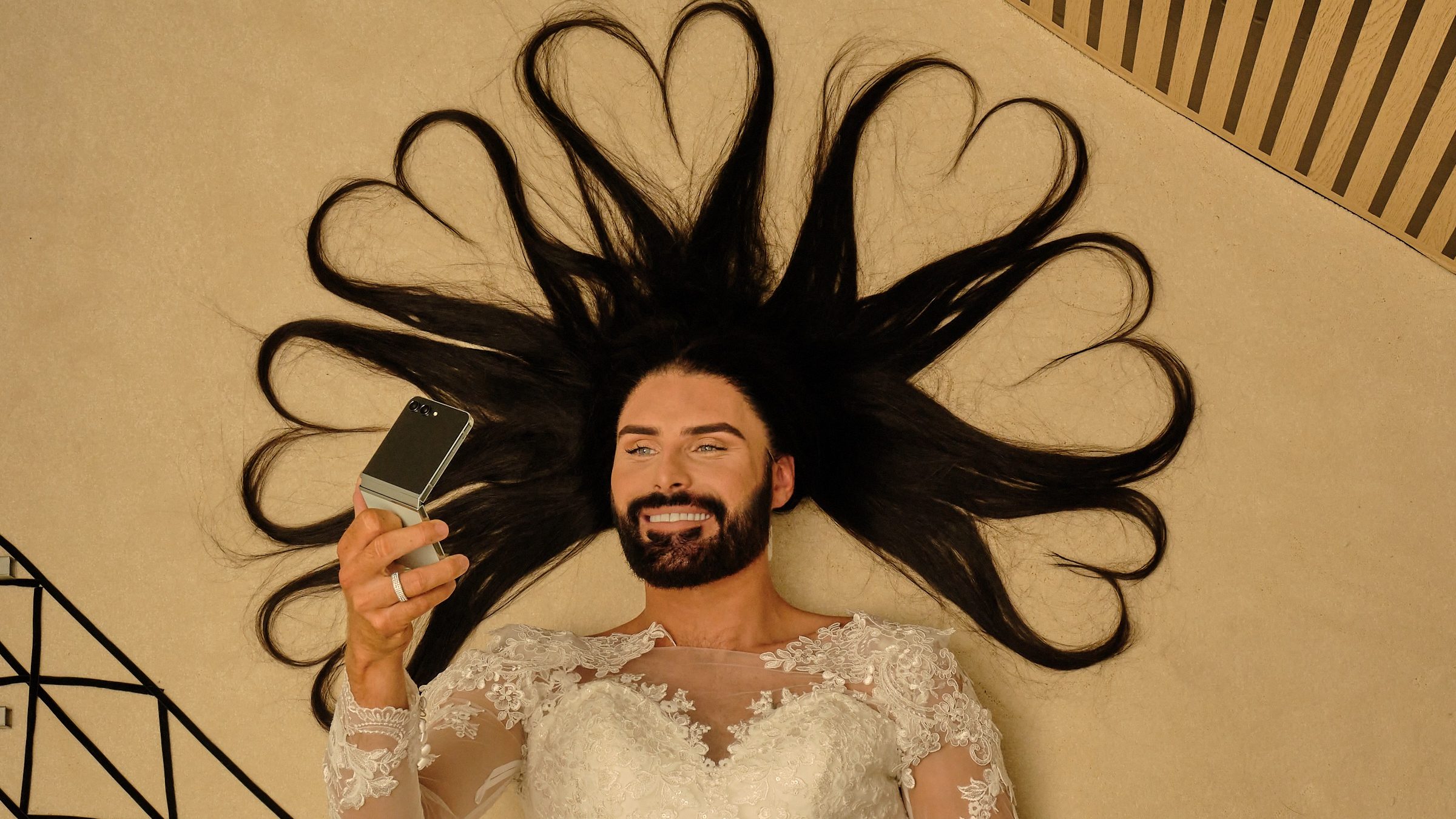Rylan Snaps Celebrity Selfies – Samsung Newsroom U.K.