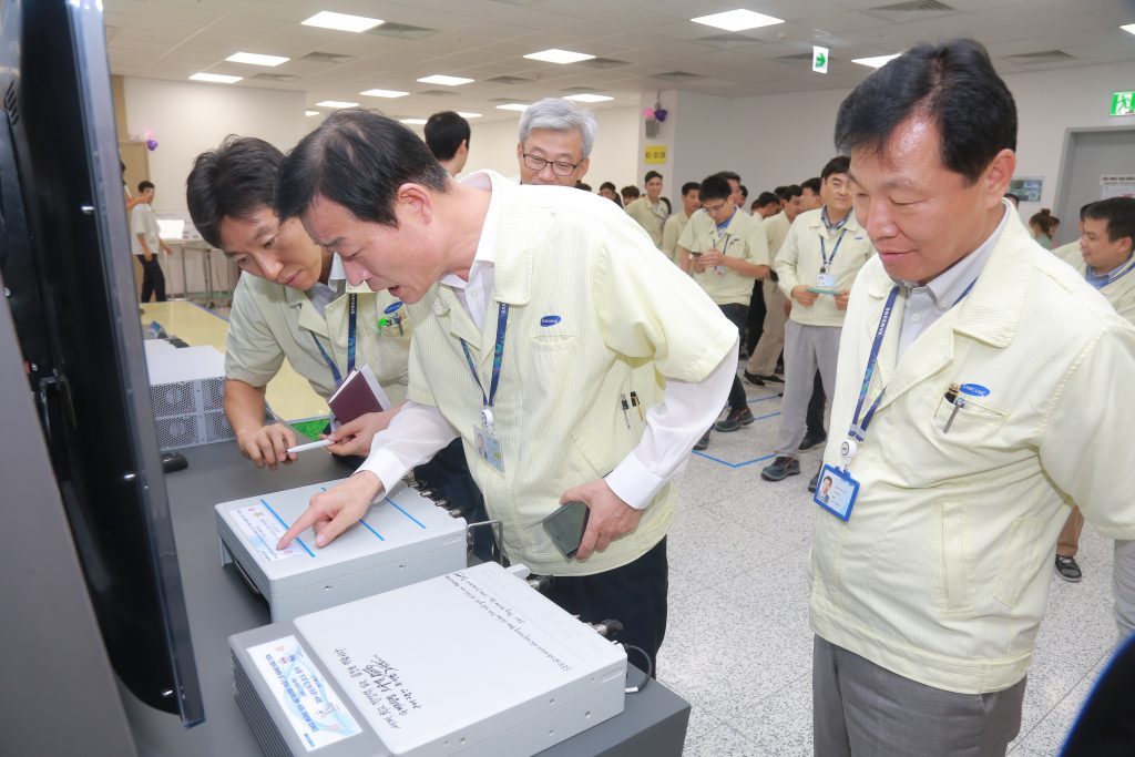 SEV Networks xuất xưởng lô hàng 5G đầu tiên – Samsung Newsroom Việt Nam