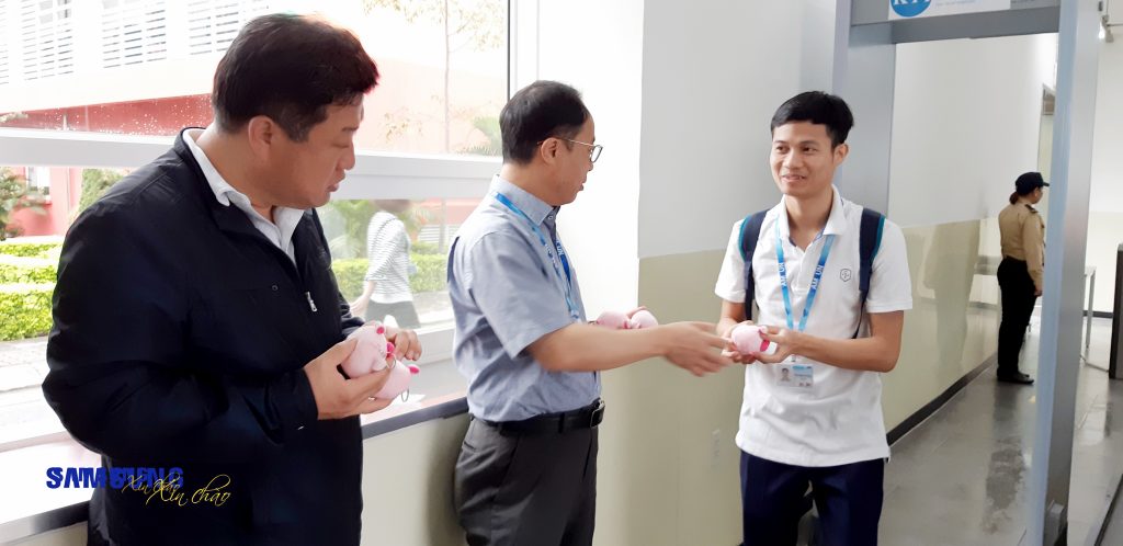 Xe buýt Samsung: Kết tình thân, sum vầy đón Tết – Samsung Newsroom Việt Nam