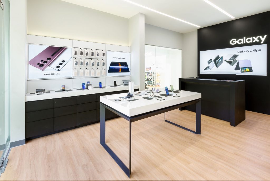 Samsung hợp tác cùng FPT Retail trình làng chuỗi 5 cửa hàng trải nghiệm ...