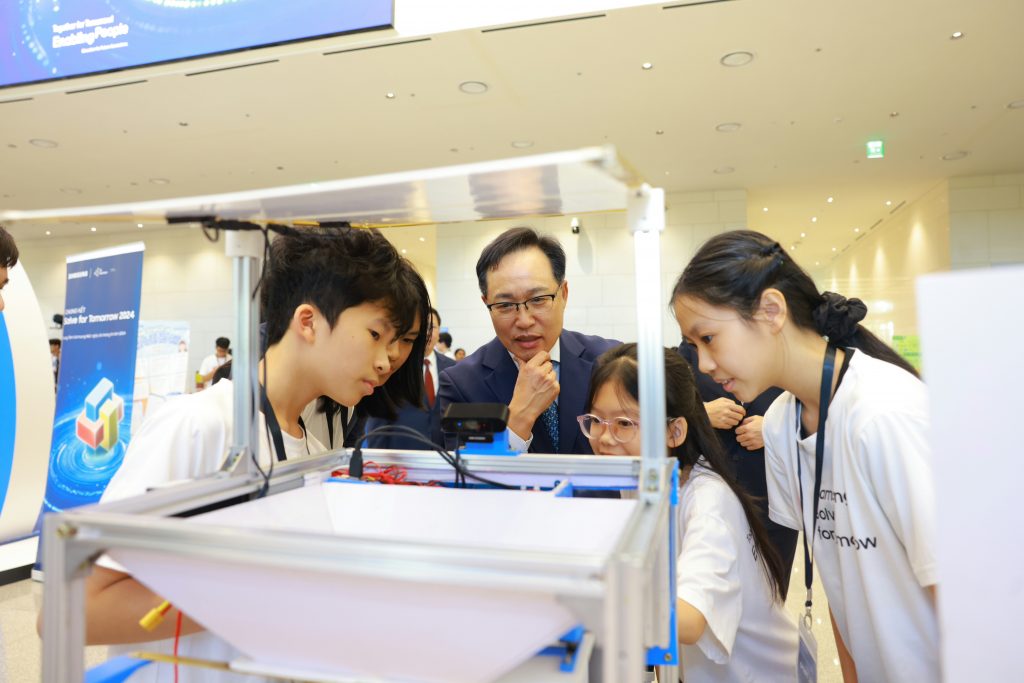 Samsung Việt Nam Tổng Kết và Công Bố Kết Quả Cuộc Thi Solve for Tomorrow 2024 – Samsung Newsroom ...
