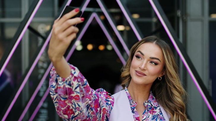 Samsung Creates Spaces to Flex the Galaxy Z Flip4 and Z Fold4 at ...