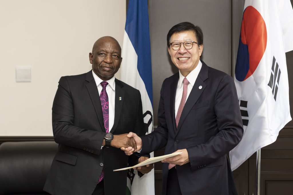 Busan Mayor & Korean Delegation accompanied by Samsung visit Lesotho ...
