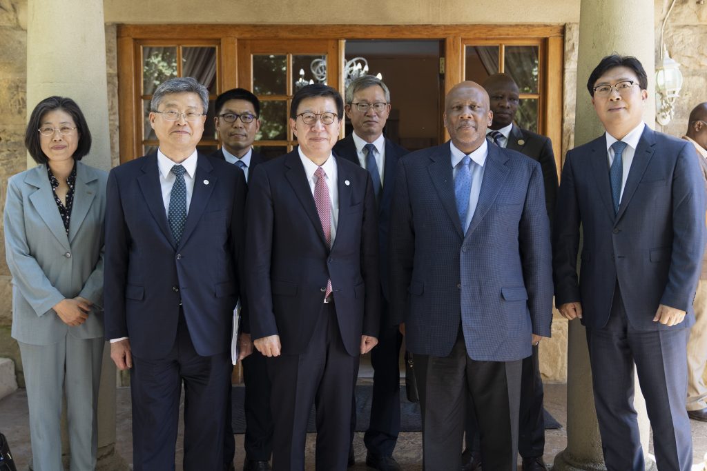 Busan Mayor & Korean Delegation accompanied by Samsung visit Lesotho ...
