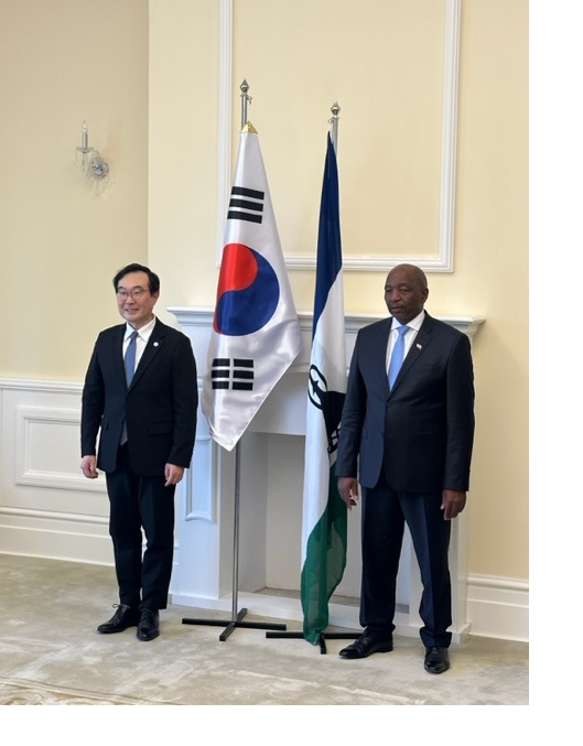 Samsung part of South Korean delegation inviting Lesotho Prime Minister ...