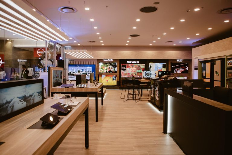 Samsung Opens its New Samsung Store in Cavendish Shopping Centre ...