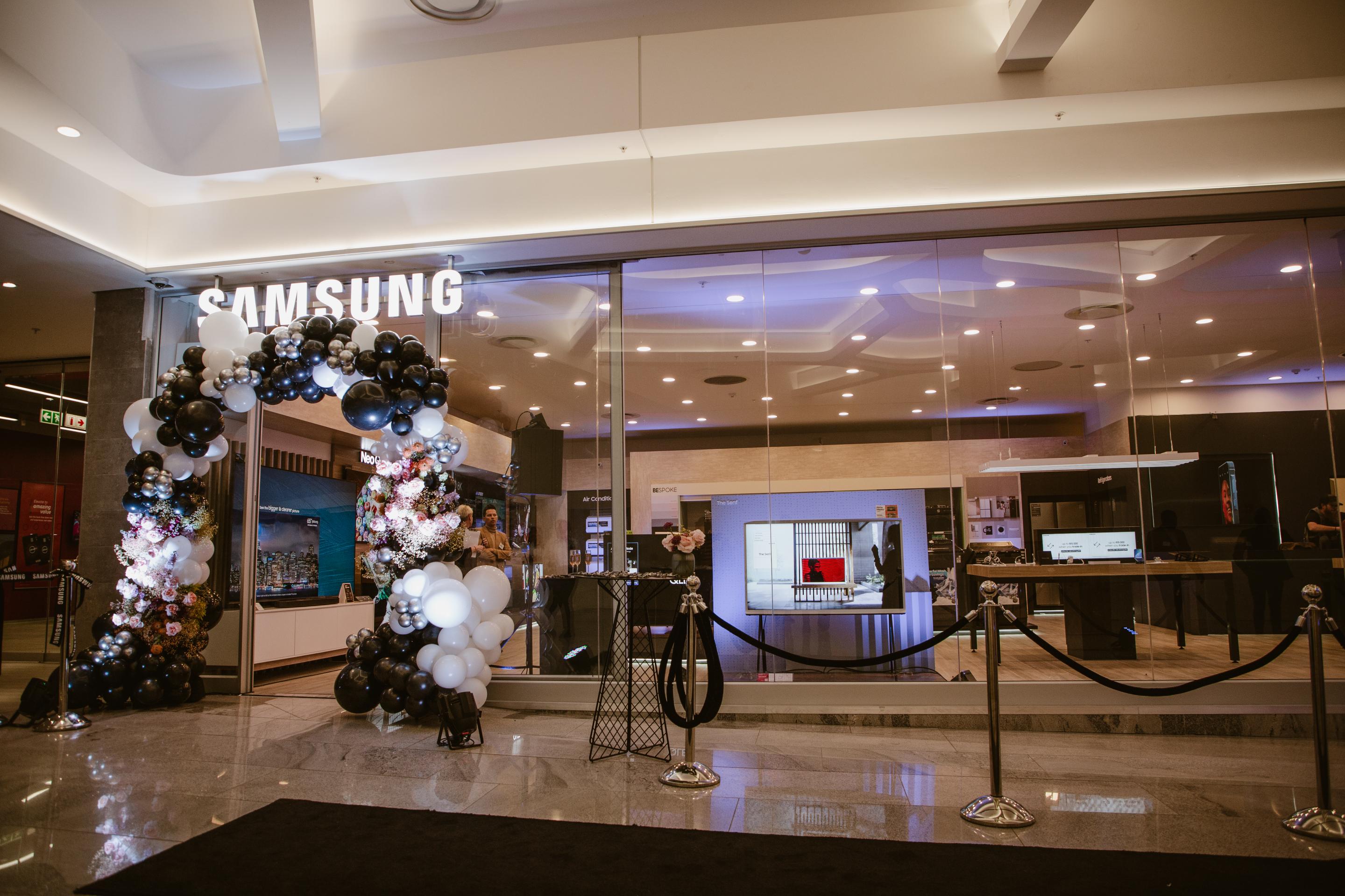 Samsung Opens its New Samsung Store in Cavendish Shopping Centre ...